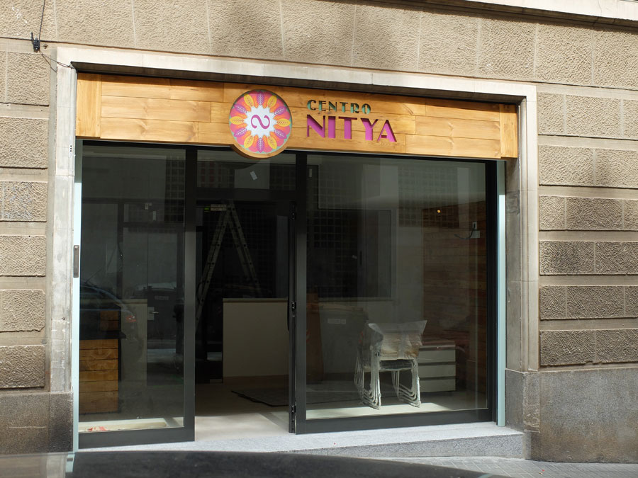 Carteles de madera exterior // Rótulos de madera personalizados ...